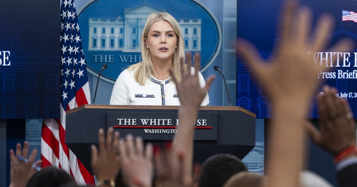 „Labai griežti tarifai ir antrinės sankcijos“: Baltieji rūmai paaiškino ...