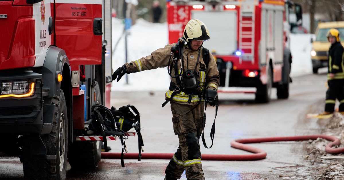 Šalia Kauno dega atliekų perdirbimo gamykla: gaisras lokalizuotas ...