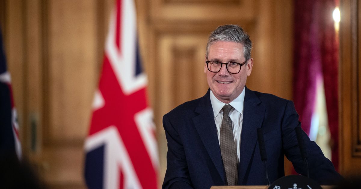 Naujasis JK premjeras K.Starmeris ragina atsargiai elgtis Izraelio ir Libano pasienyje ...