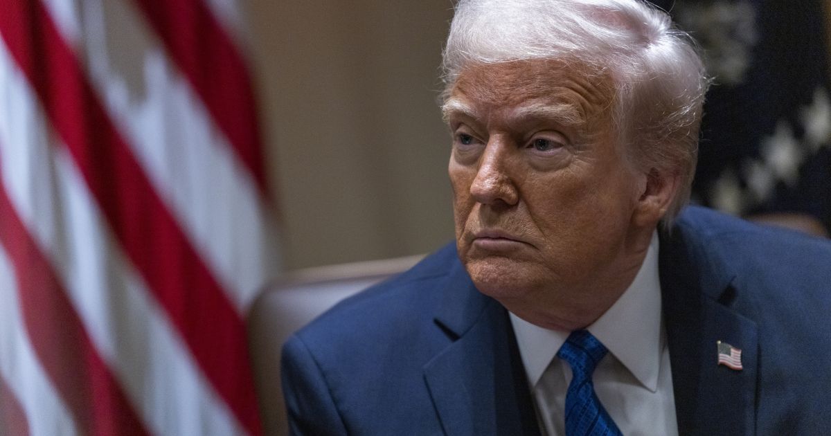 D.Trumpas įspėja V.Zelenskį neatsitraukti nuo susitarimo dėl naudingųjų iškasenų - Respublika.lt ...