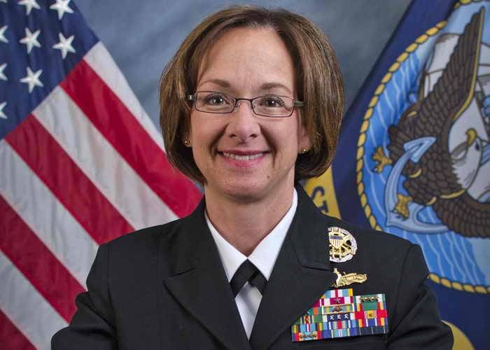Lisa Franchetti tapo pirmąja moterimi, vadovausiančia JAV kariniam jūrų ...