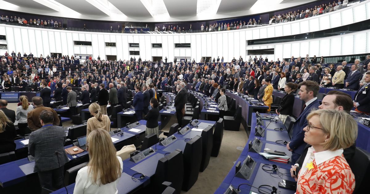 Europos Parlamentas ragina Prancūziją paskelbti Kinijos ambasadorių ...