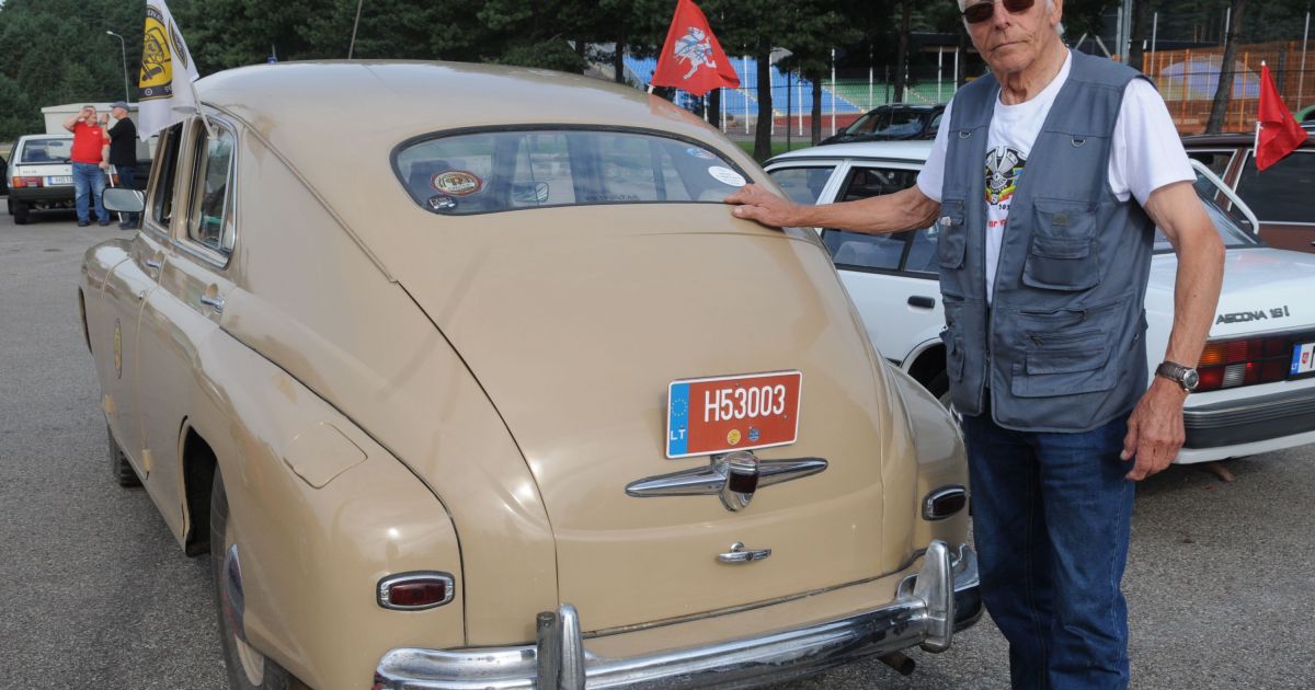Istoriniai automobiliai – saldžiausia uoga ant Utenos gimtadienio torto ...