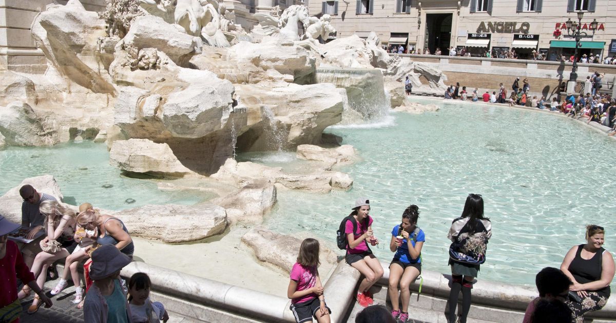 Vieni maudosi baseinuose, kiti neturi vandens nusiprausti - Respublika ...