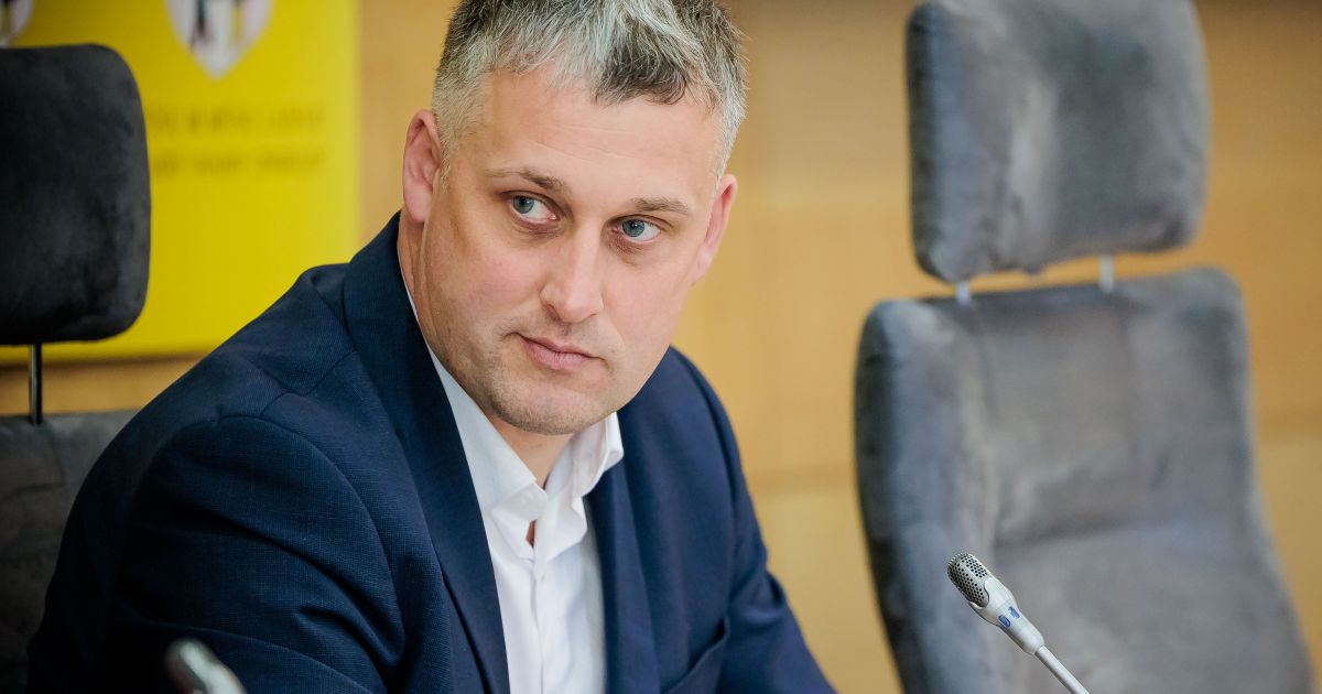 Parlamentaras Valius Ąžuolas: Kiek trūksta iki siūlymo parduoti Lietuvą ...
